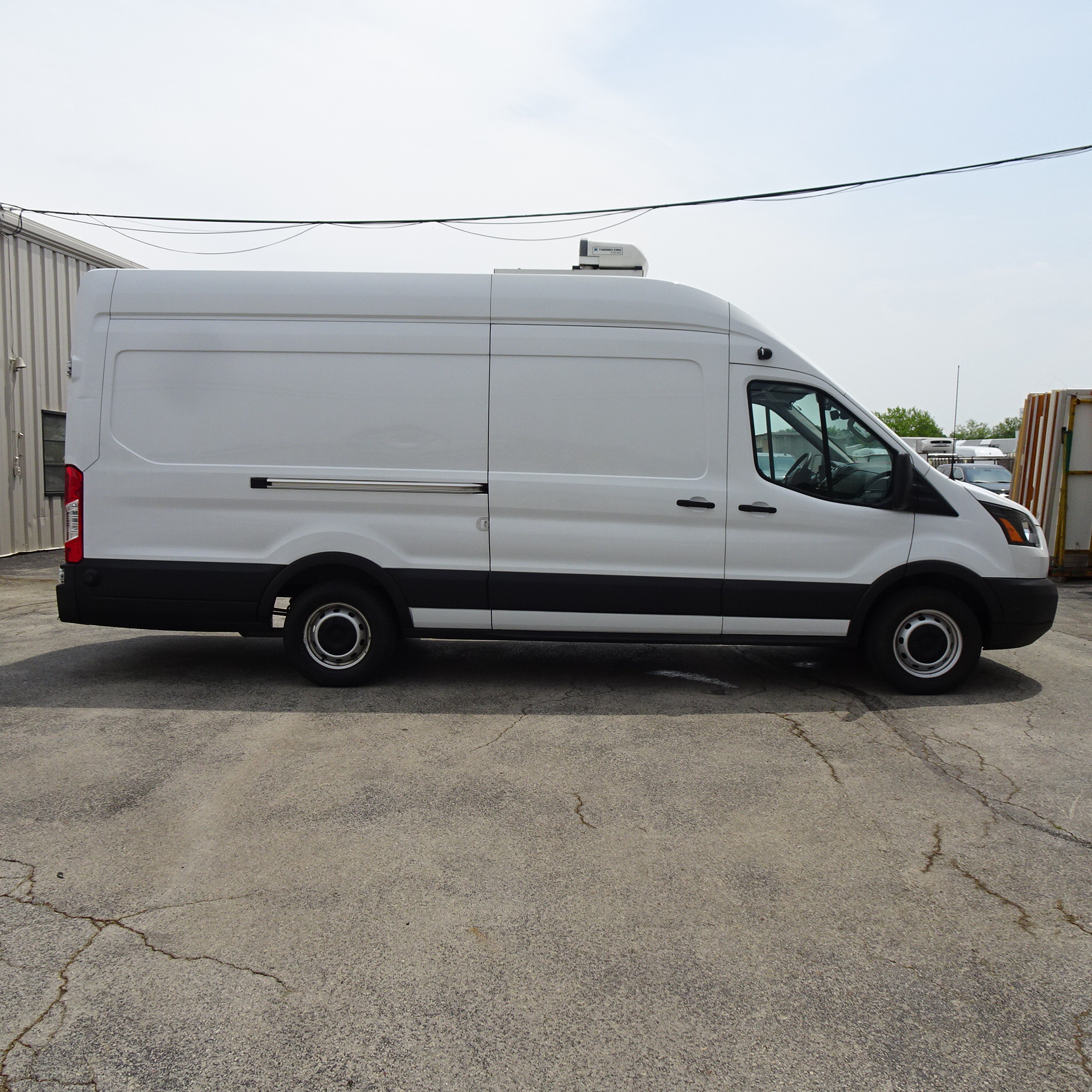 Refrigerated Vans | 2020 Pre-Owned Isuzu NPR Truck | Bush Trucks