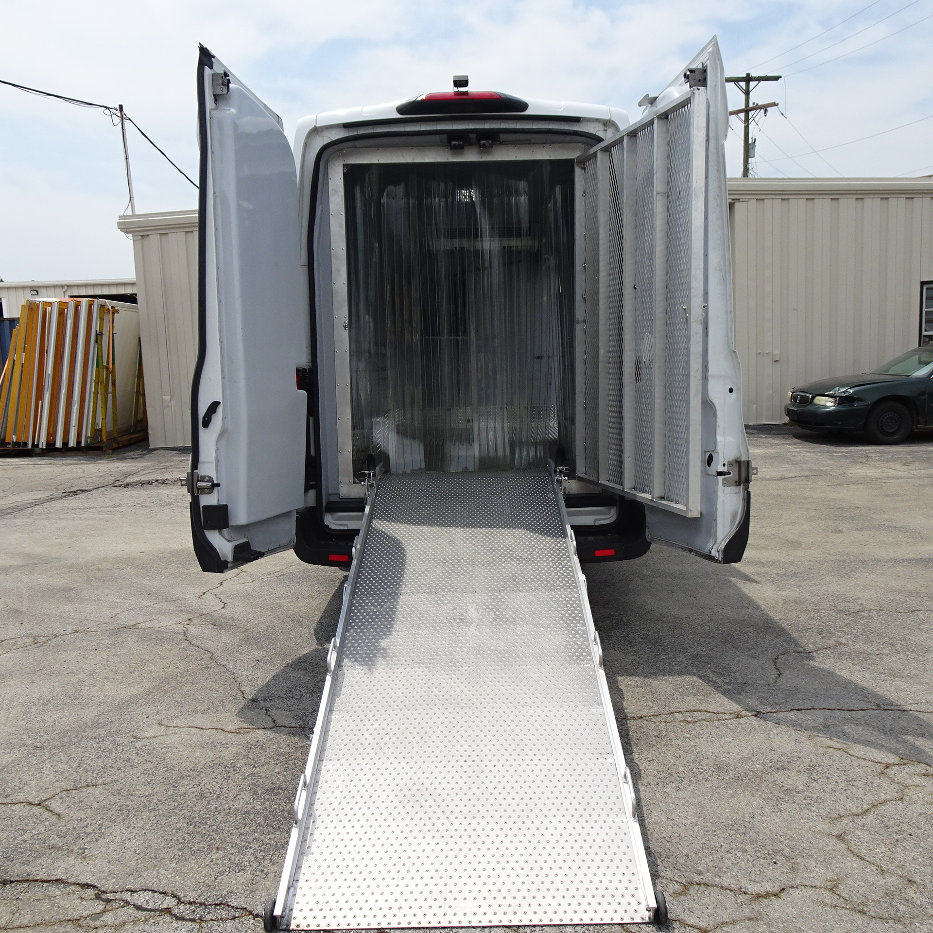 Refrigerated Vans | 2020 Pre-Owned Isuzu NPR Truck | Bush Trucks